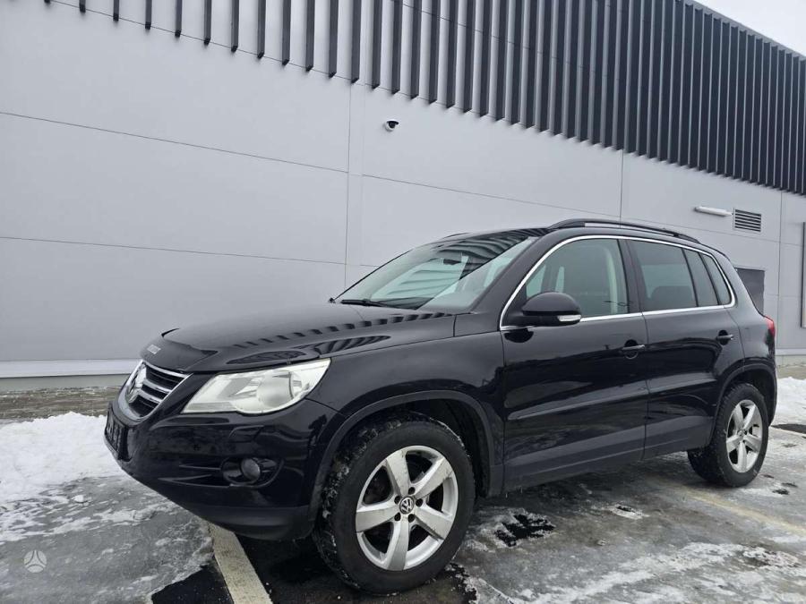 Melns Volkswagen Tiguan 2009 Kauņa, ar dzinēja tilpumu 1.97 L un nobraukumu 295 tūkst. km par 6100 €, foto 1 vietnē AUTOMOTO.COM.LV