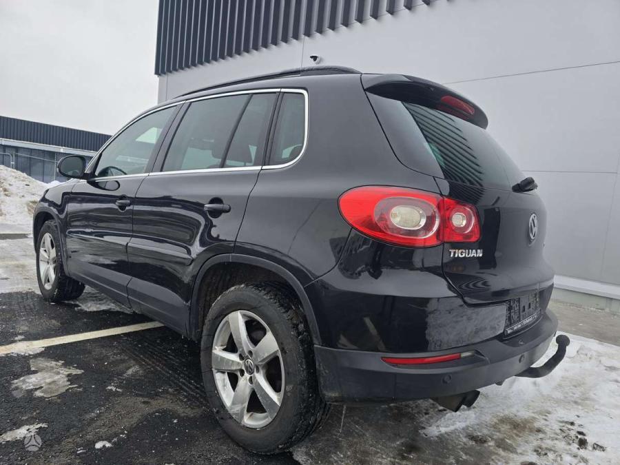 Melns Volkswagen Tiguan 2009 Kauņa, ar dzinēja tilpumu 1.97 L un nobraukumu 295 tūkst. km par 6100 €, foto 5 vietnē AUTOMOTO.COM.LV
