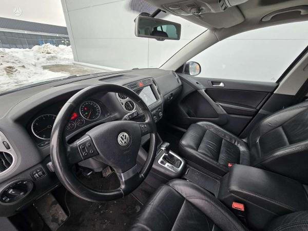 Melns Volkswagen Tiguan 2009 Kauņa, ar dzinēja tilpumu 1.97 L un nobraukumu 295 tūkst. km par 6100 €, foto 9 vietnē AUTOMOTO.COM.LV