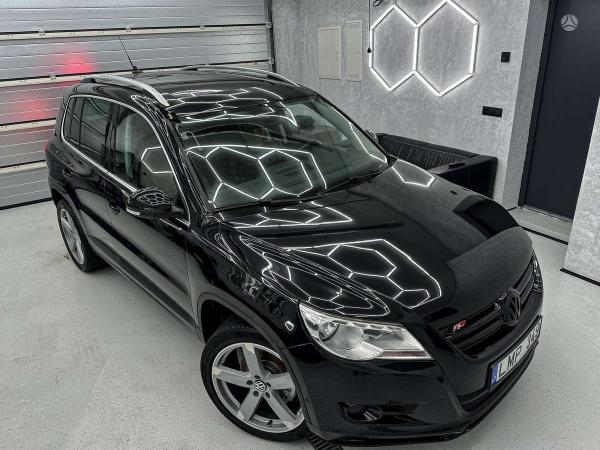 Black Volkswagen Tiguan 2009 in Kaunas, with an engine capacity of 1.97 L and mileage of 311 thousand km for 6650 €, photo 7 on AUTOMOTO.COM.LV