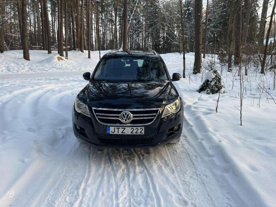 Black Volkswagen Tiguan 2009 in Vilnius, with an engine capacity of 1.97 L and mileage of 299 thousand km for 7000 €, photo 2 on AUTOMOTO.COM.LV