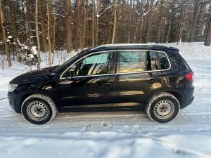 Black Volkswagen Tiguan 2009 in Vilnius, with an engine capacity of 1.97 L and mileage of 299 thousand km for 7000 €, photo 4 on AUTOMOTO.COM.LV