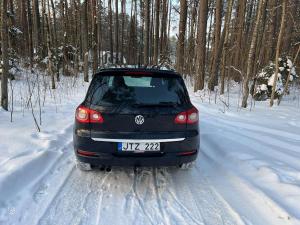 Black Volkswagen Tiguan 2009 in Vilnius, with an engine capacity of 1.97 L and mileage of 299 thousand km for 7000 €, photo 6 on AUTOMOTO.COM.LV