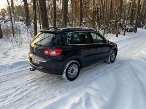 Black Volkswagen Tiguan 2009 in Vilnius, with an engine capacity of 1.97 L and mileage of 299 thousand km for 7000 €, photo 7 on AUTOMOTO.COM.LV