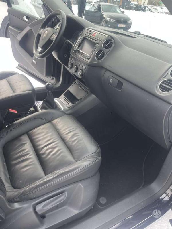 Black Volkswagen Tiguan 2009 in Marijampole, with an engine capacity of 1.98 L and mileage of 256 thousand km for 5200 €, photo 11 on AUTOMOTO.COM.LV
