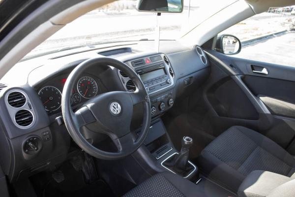 Melns Volkswagen Tiguan 2009 Kauņa, ar dzinēja tilpumu 1.40 L un nobraukumu 145 tūkst. km par 5700 €, foto 7 vietnē AUTOMOTO.COM.LV