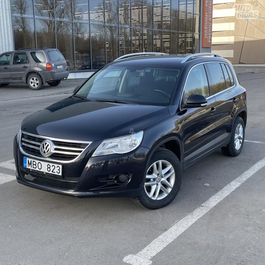 Black Volkswagen Tiguan 2009 in Siauliai, with an engine capacity of 2.00 L and mileage of 250 thousand km for 4499 €, photo 1 on AUTOMOTO.COM.LV