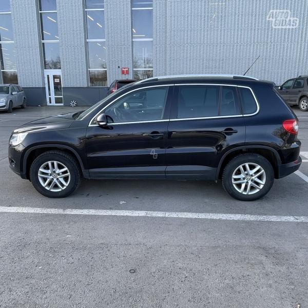 Melns Volkswagen Tiguan 2009 Šauļi, ar dzinēja tilpumu 2.00 L un nobraukumu 250 tūkst. km par 4499 €, foto 2 vietnē AUTOMOTO.COM.LV