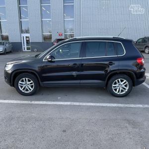Black Volkswagen Tiguan 2009 in Siauliai, with an engine capacity of 2.00 L and mileage of 250 thousand km for 4499 €, photo 2 on AUTOMOTO.COM.LV