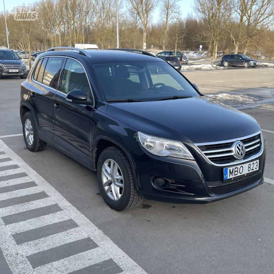 Black Volkswagen Tiguan 2009 in Siauliai, with an engine capacity of 2.00 L and mileage of 250 thousand km for 4499 €, photo 7 on AUTOMOTO.COM.LV