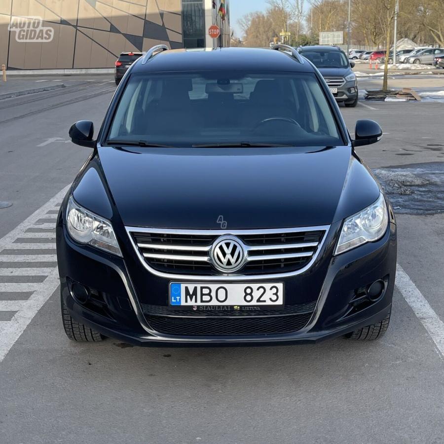 Black Volkswagen Tiguan 2009 in Siauliai, with an engine capacity of 2.00 L and mileage of 250 thousand km for 4499 €, photo 8 on AUTOMOTO.COM.LV