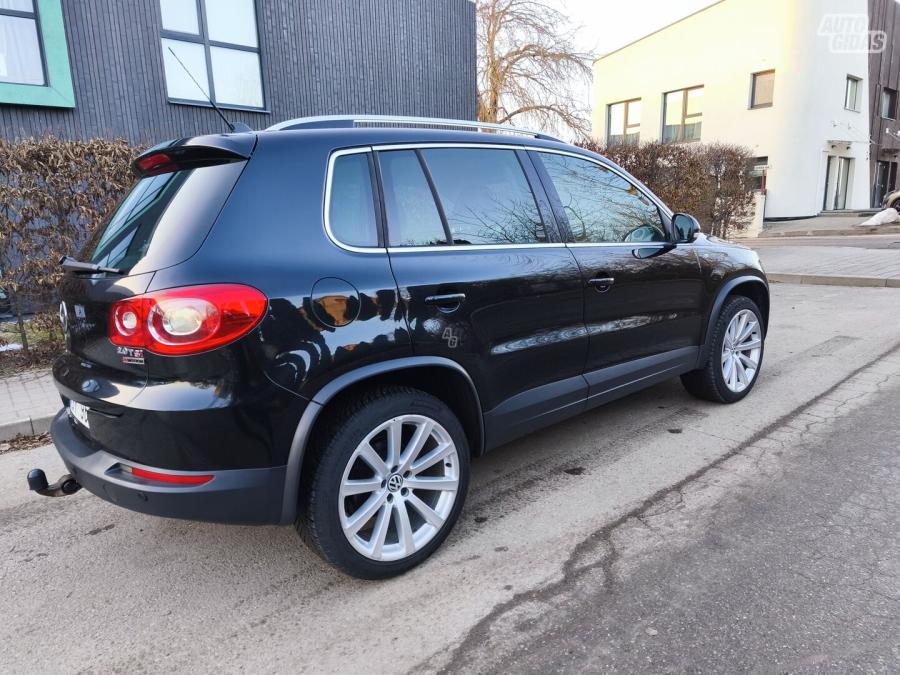 Melns Volkswagen Tiguan 2009 Kauņa, ar dzinēja tilpumu 2.00 L un nobraukumu 185 tūkst. km par 4500 €, foto 2 vietnē AUTOMOTO.COM.LV
