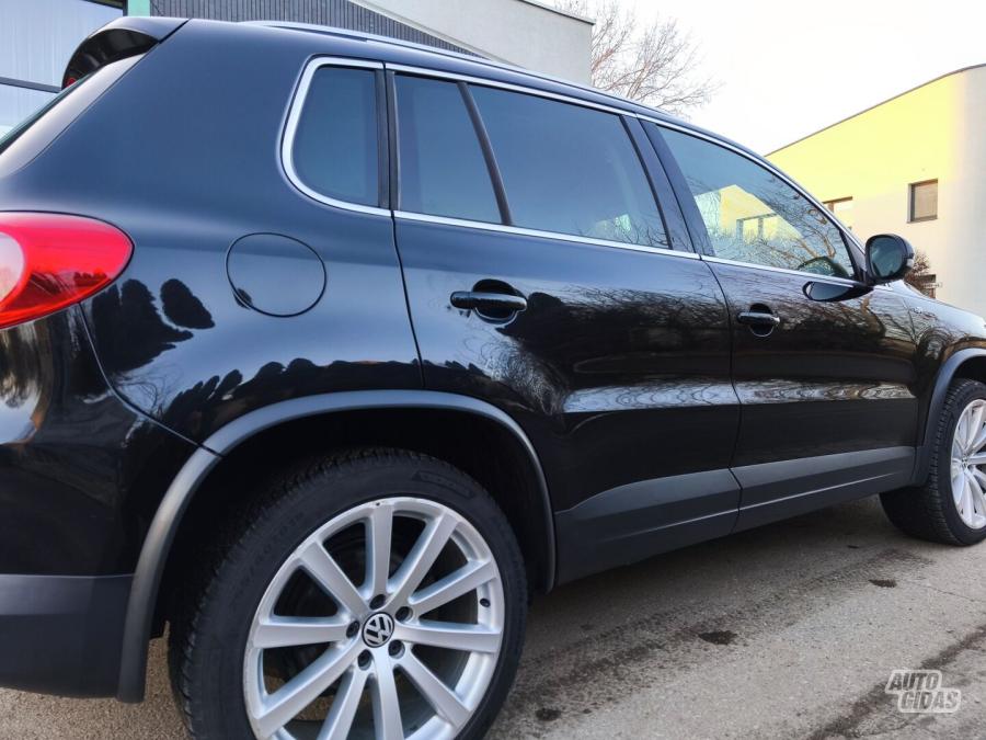 Melns Volkswagen Tiguan 2009 Kauņa, ar dzinēja tilpumu 2.00 L un nobraukumu 185 tūkst. km par 4500 €, foto 10 vietnē AUTOMOTO.COM.LV