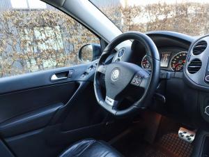 Melns Volkswagen Tiguan 2009 Kauņa, ar dzinēja tilpumu 2.00 L un nobraukumu 185 tūkst. km par 4500 €, foto 24 vietnē AUTOMOTO.COM.LV