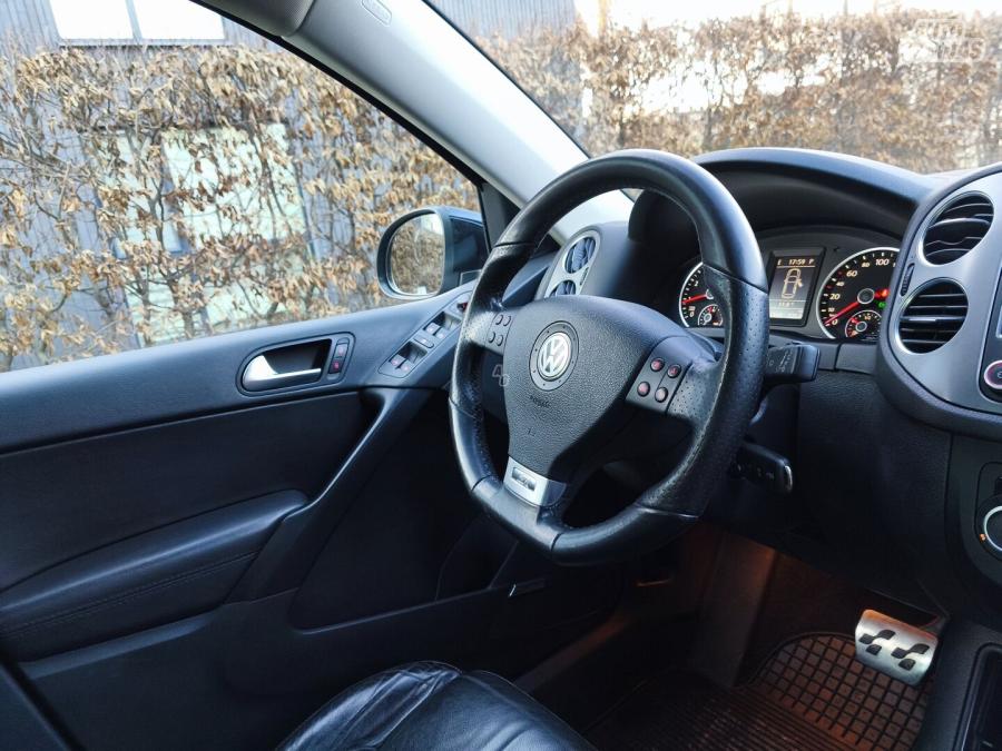 Melns Volkswagen Tiguan 2009 Kauņa, ar dzinēja tilpumu 2.00 L un nobraukumu 185 tūkst. km par 4500 €, foto 24 vietnē AUTOMOTO.COM.LV