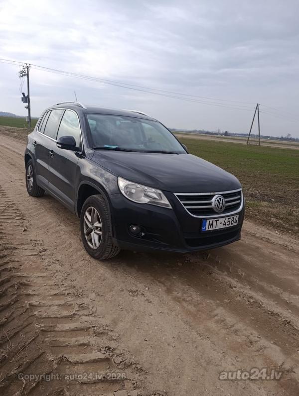 Black Volkswagen Tiguan 2009 in Dobele, with an engine capacity of 2.00 L and mileage of 412 thousand km for 4400 €, photo 1 on AUTOMOTO.COM.LV
