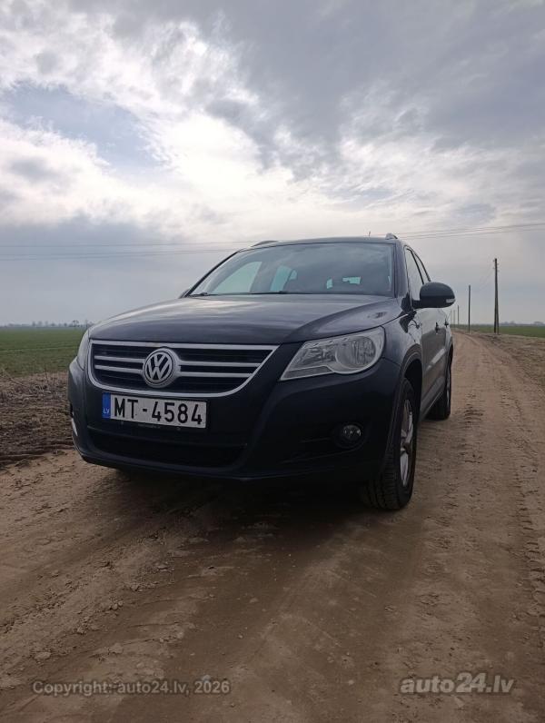 Black Volkswagen Tiguan 2009 in Dobele, with an engine capacity of 2.00 L and mileage of 412 thousand km for 4400 €, photo 7 on AUTOMOTO.COM.LV