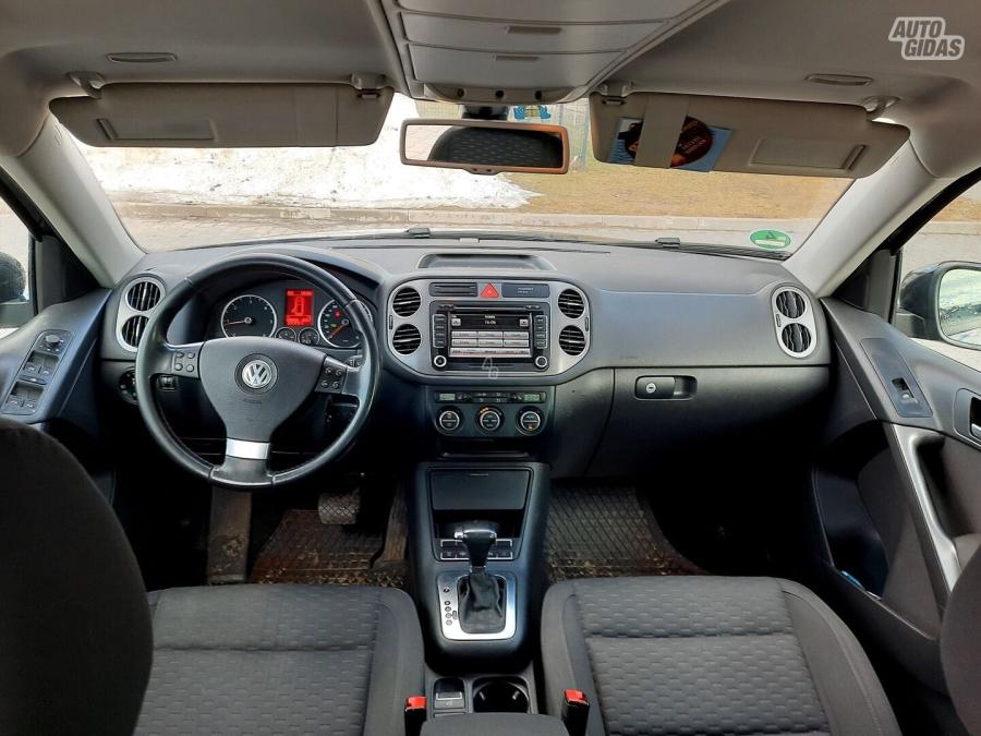 Melns Volkswagen Tiguan 2009 Viļņa, ar dzinēja tilpumu 2.00 L un nobraukumu 265 tūkst. km par 5500 €, foto 4 vietnē AUTOMOTO.COM.LV
