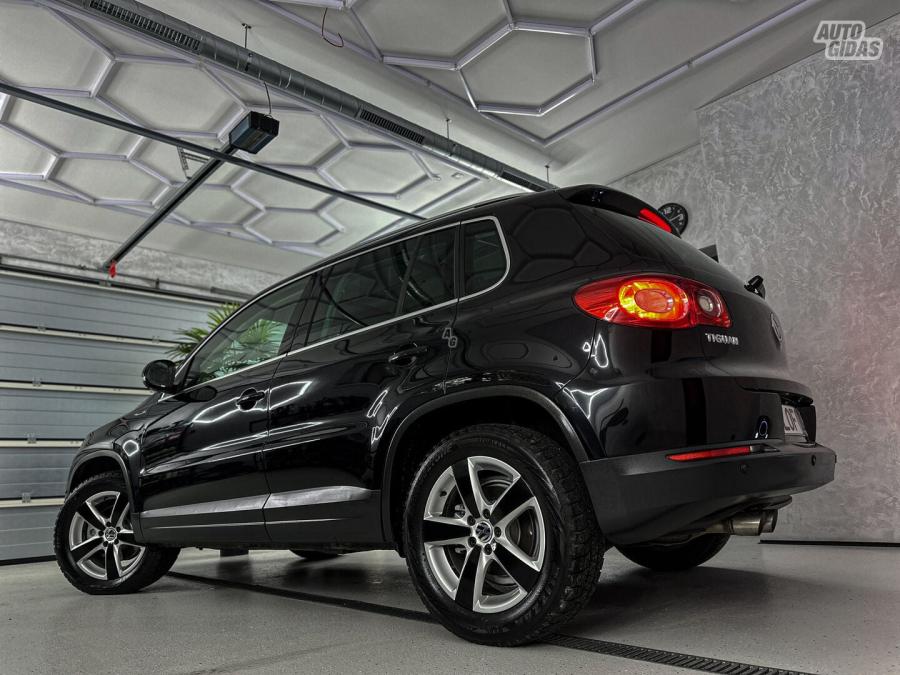 Melns Volkswagen Tiguan 2009 Kauņa, ar dzinēja tilpumu 2.00 L un nobraukumu 261 tūkst. km par 6950 €, foto 3 vietnē AUTOMOTO.COM.LV