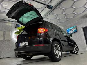 Melns Volkswagen Tiguan 2009 Kauņa, ar dzinēja tilpumu 2.00 L un nobraukumu 261 tūkst. km par 6950 €, foto 14 vietnē AUTOMOTO.COM.LV