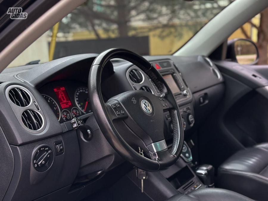 Melns Volkswagen Tiguan 2009 Kauņa, ar dzinēja tilpumu 2.00 L un nobraukumu 261 tūkst. km par 6950 €, foto 32 vietnē AUTOMOTO.COM.LV