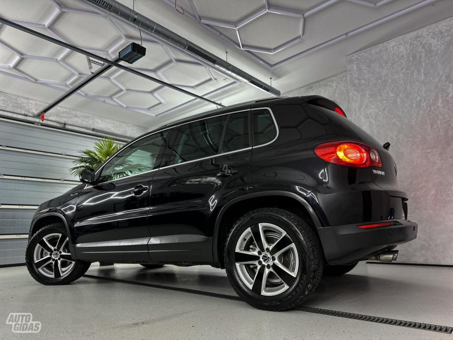 Melns Volkswagen Tiguan 2009 Kauņa, ar dzinēja tilpumu 2.00 L un nobraukumu 261 tūkst. km par 6950 €, foto 5 vietnē AUTOMOTO.COM.LV
