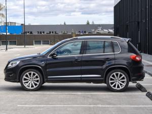 Black Volkswagen Tiguan 2009 in Vilnius, with an engine capacity of 2.00 L and mileage of 217 thousand km for 4500 €, photo 3 on AUTOMOTO.COM.LV