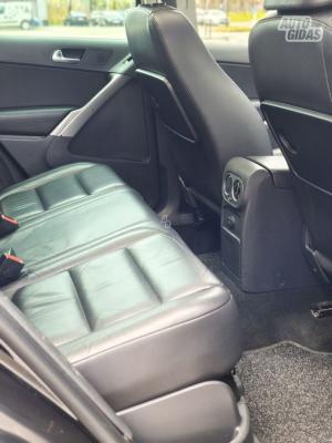 Black Volkswagen Tiguan 2009 in Vilnius, with an engine capacity of 2.00 L and mileage of 217 thousand km for 4500 €, photo 10 on AUTOMOTO.COM.LV