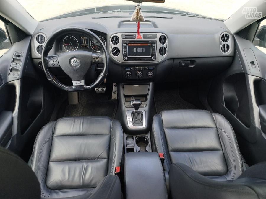 Black Volkswagen Tiguan 2009 in Vilnius, with an engine capacity of 2.00 L and mileage of 217 thousand km for 4500 €, photo 12 on AUTOMOTO.COM.LV