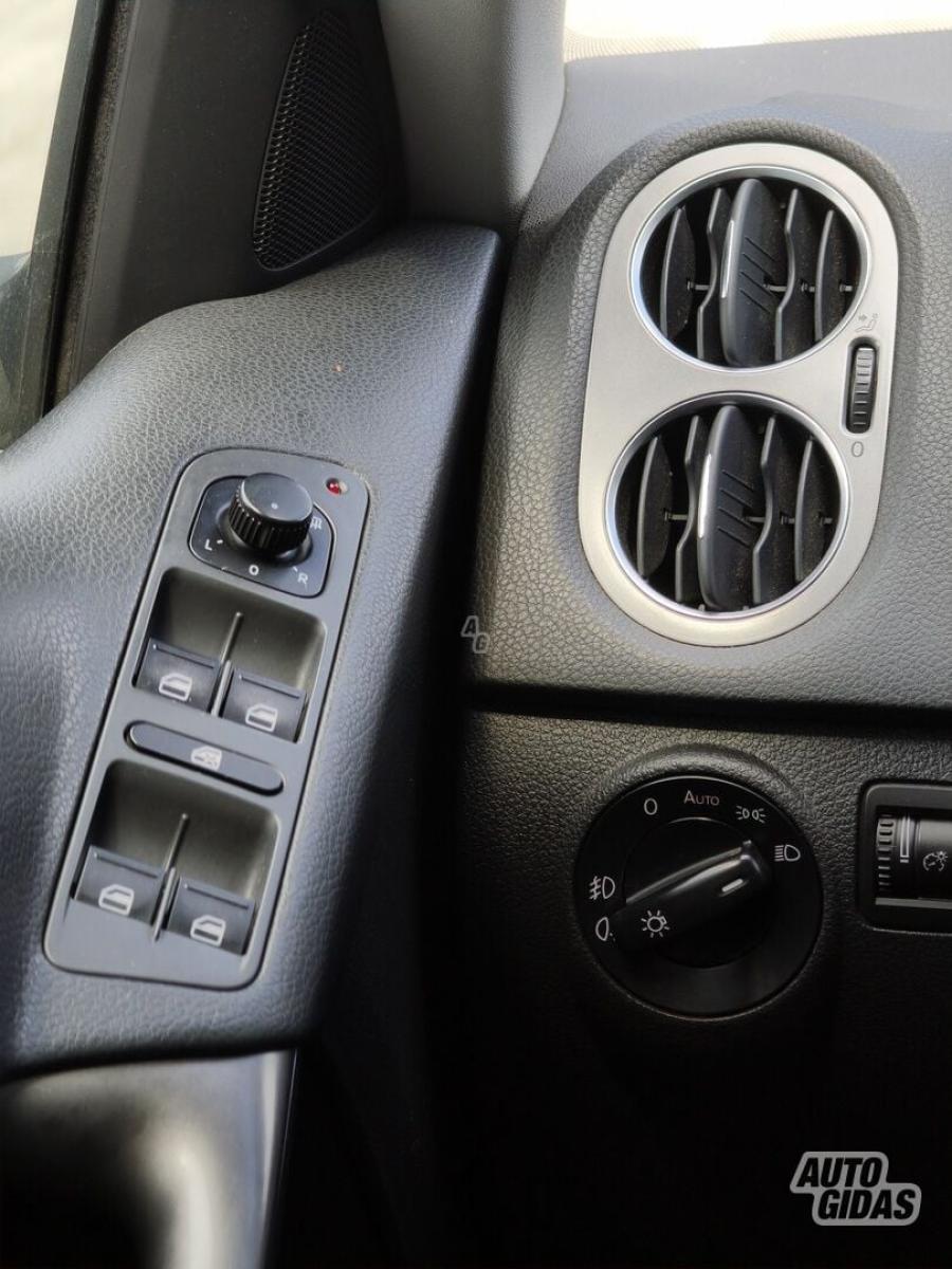 Black Volkswagen Tiguan 2009 in Vilnius, with an engine capacity of 2.00 L and mileage of 217 thousand km for 4500 €, photo 14 on AUTOMOTO.COM.LV