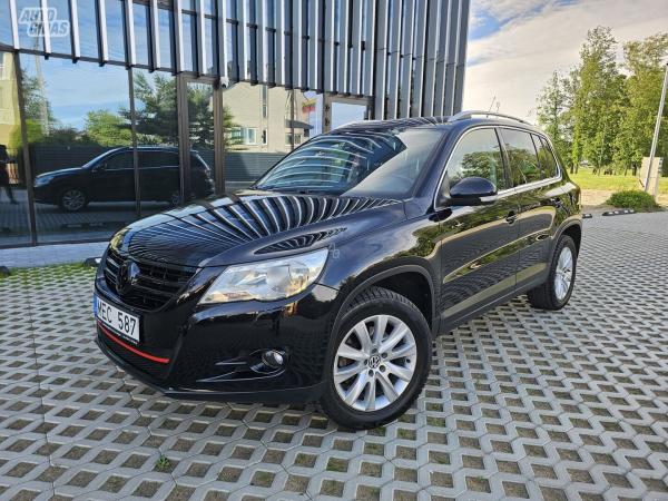 Black Volkswagen Tiguan 2009 in Kaunas, with an engine capacity of 2.00 L and mileage of 256 thousand km for 5700 €, photo 4 on AUTOMOTO.COM.LV
