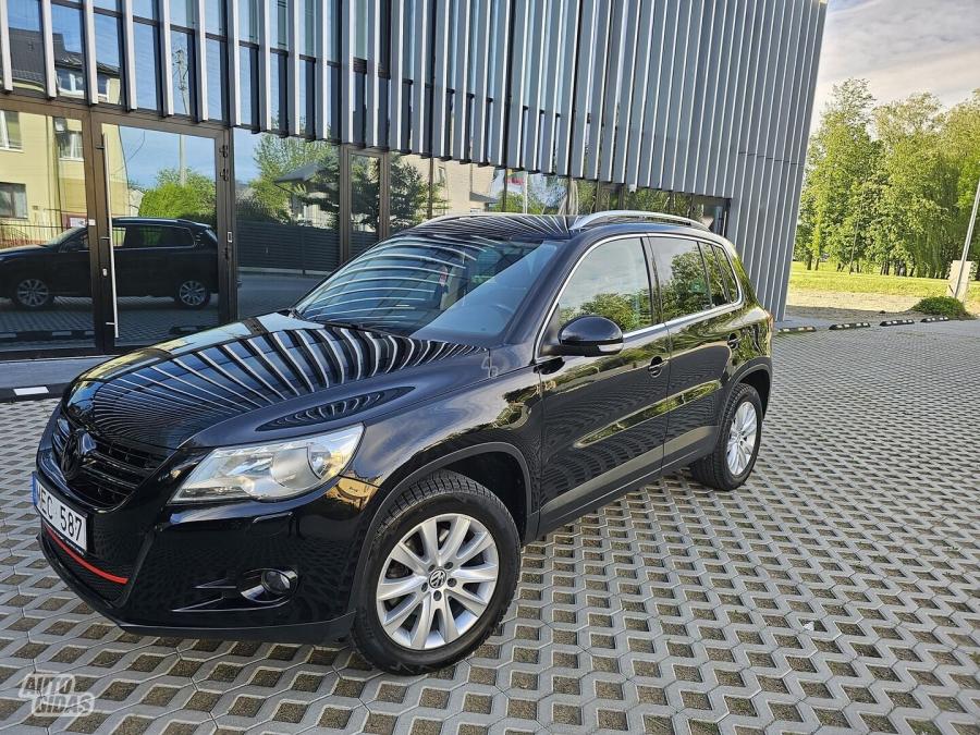 Black Volkswagen Tiguan 2009 in Kaunas, with an engine capacity of 2.00 L and mileage of 256 thousand km for 5700 €, photo 7 on AUTOMOTO.COM.LV