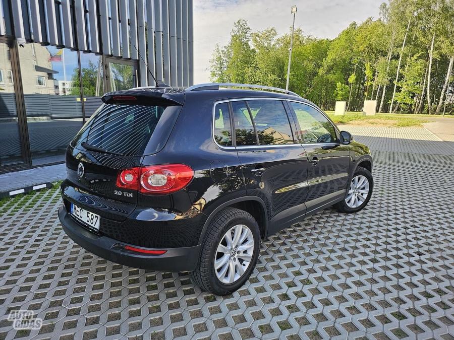 Black Volkswagen Tiguan 2009 in Kaunas, with an engine capacity of 2.00 L and mileage of 256 thousand km for 5700 €, photo 8 on AUTOMOTO.COM.LV