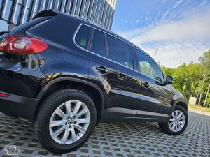 Black Volkswagen Tiguan 2009 in Kaunas, with an engine capacity of 2.00 L and mileage of 256 thousand km for 5700 €, photo 11 on AUTOMOTO.COM.LV