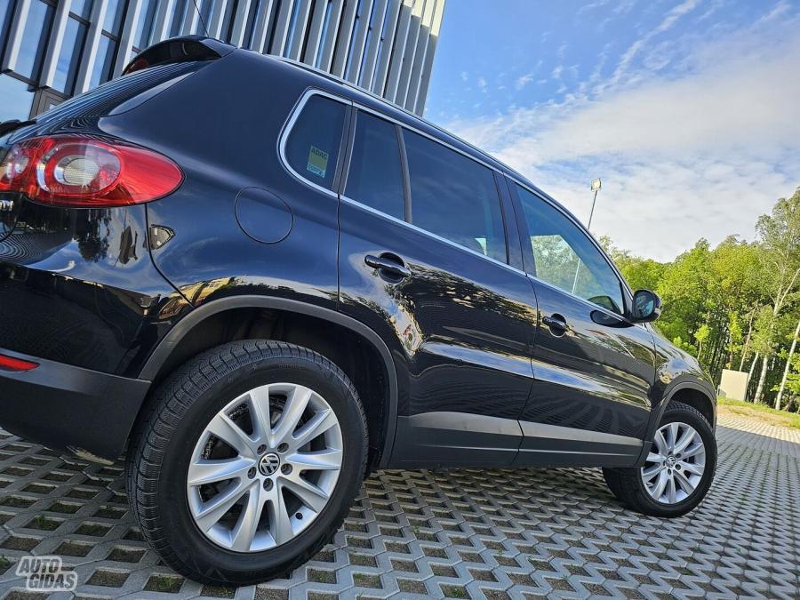 Black Volkswagen Tiguan 2009 in Kaunas, with an engine capacity of 2.00 L and mileage of 256 thousand km for 5700 €, photo 11 on AUTOMOTO.COM.LV