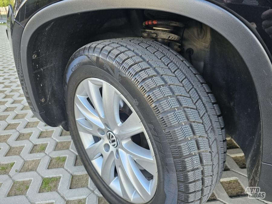 Black Volkswagen Tiguan 2009 in Kaunas, with an engine capacity of 2.00 L and mileage of 256 thousand km for 5700 €, photo 14 on AUTOMOTO.COM.LV