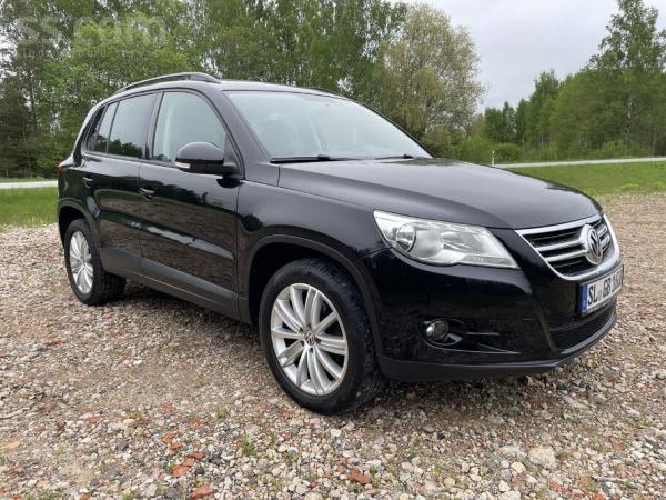 Melns Volkswagen Tiguan 2009 Cēsis, ar dzinēja tilpumu 2.00 L un nobraukumu 0 tūkst. km par 6390 €, foto 2 vietnē AUTOMOTO.COM.LV