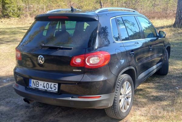 Black Volkswagen Tiguan 2009 in Riga, with an engine capacity of 2.00 L and mileage of 240 thousand km for 4899 €, photo 4 on AUTOMOTO.COM.LV