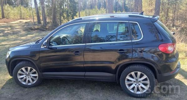 Black Volkswagen Tiguan 2009 in Riga, with an engine capacity of 2.00 L and mileage of 240 thousand km for 4899 €, photo 5 on AUTOMOTO.COM.LV