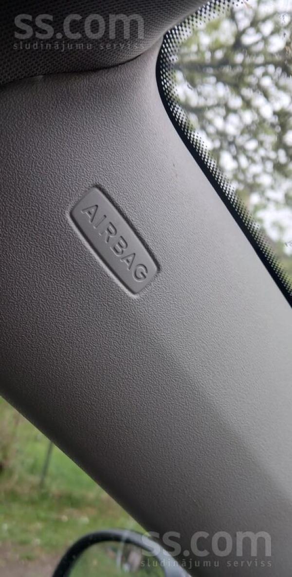 Black Volkswagen Tiguan 2009 in Riga, with an engine capacity of 2.00 L and mileage of 240 thousand km for 4899 €, photo 9 on AUTOMOTO.COM.LV