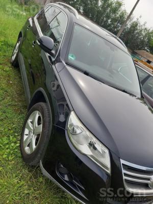 Black Volkswagen Tiguan 2009 in Riga, with an engine capacity of 1.40 L and mileage of 187 thousand km for 5900 €, photo 3 on AUTOMOTO.COM.LV