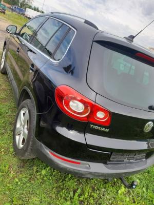 Black Volkswagen Tiguan 2009 in Riga, with an engine capacity of 1.40 L and mileage of 187 thousand km for 5900 €, photo 6 on AUTOMOTO.COM.LV