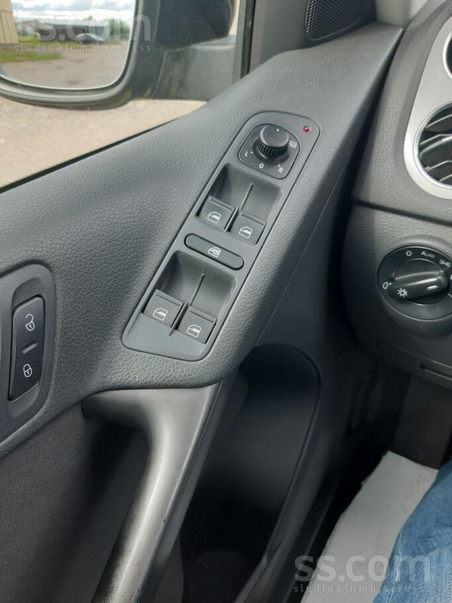 Black Volkswagen Tiguan 2009 in Riga, with an engine capacity of 1.40 L and mileage of 187 thousand km for 5900 €, photo 7 on AUTOMOTO.COM.LV