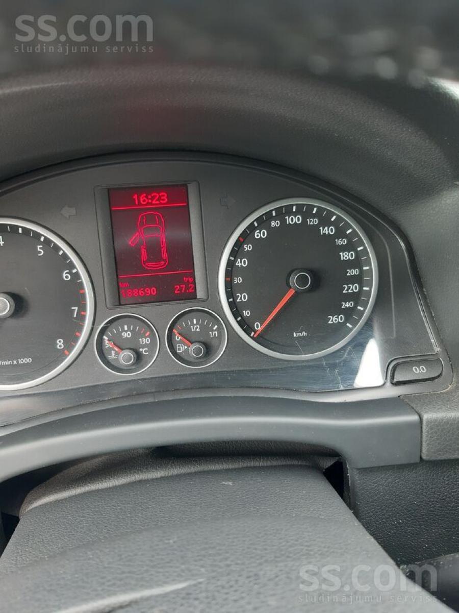 Black Volkswagen Tiguan 2009 in Riga, with an engine capacity of 1.40 L and mileage of 187 thousand km for 5900 €, photo 10 on AUTOMOTO.COM.LV