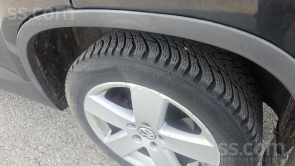 Melns Volkswagen Tiguan 2009 Rīga, ar dzinēja tilpumu 2.00 L un nobraukumu 326 tūkst. km par 5000 €, foto 3 vietnē AUTOMOTO.COM.LV