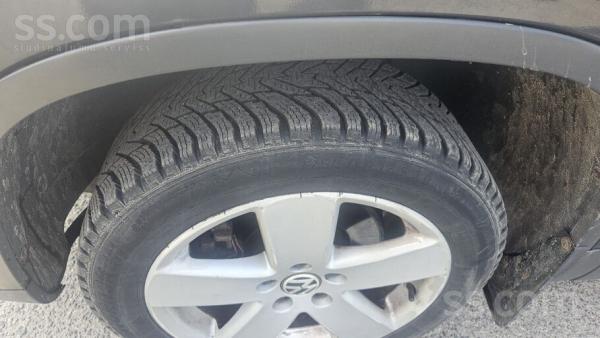 Melns Volkswagen Tiguan 2009 Rīga, ar dzinēja tilpumu 2.00 L un nobraukumu 326 tūkst. km par 5000 €, foto 5 vietnē AUTOMOTO.COM.LV