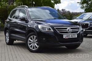 Black Volkswagen Tiguan 2009 in Tukums, with an engine capacity of 1.40 L and mileage of 215 thousand km for 6795 €, photo 4 on AUTOMOTO.COM.LV