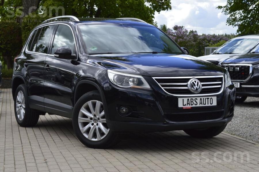 Black Volkswagen Tiguan 2009 in Tukums, with an engine capacity of 1.40 L and mileage of 215 thousand km for 6795 €, photo 4 on AUTOMOTO.COM.LV