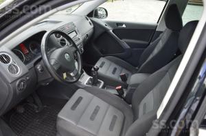 Black Volkswagen Tiguan 2009 in Tukums, with an engine capacity of 1.40 L and mileage of 215 thousand km for 6795 €, photo 9 on AUTOMOTO.COM.LV