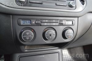 Black Volkswagen Tiguan 2009 in Tukums, with an engine capacity of 1.40 L and mileage of 215 thousand km for 6795 €, photo 16 on AUTOMOTO.COM.LV